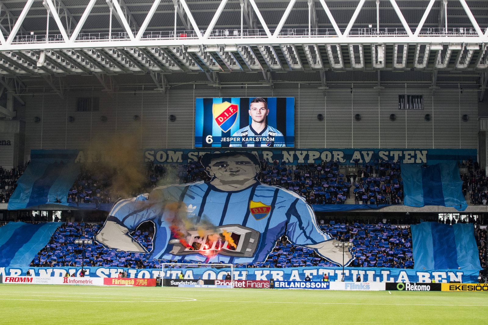 BILDSPEL: Djurgårdens och Hammarbys tifo i heta derbyt